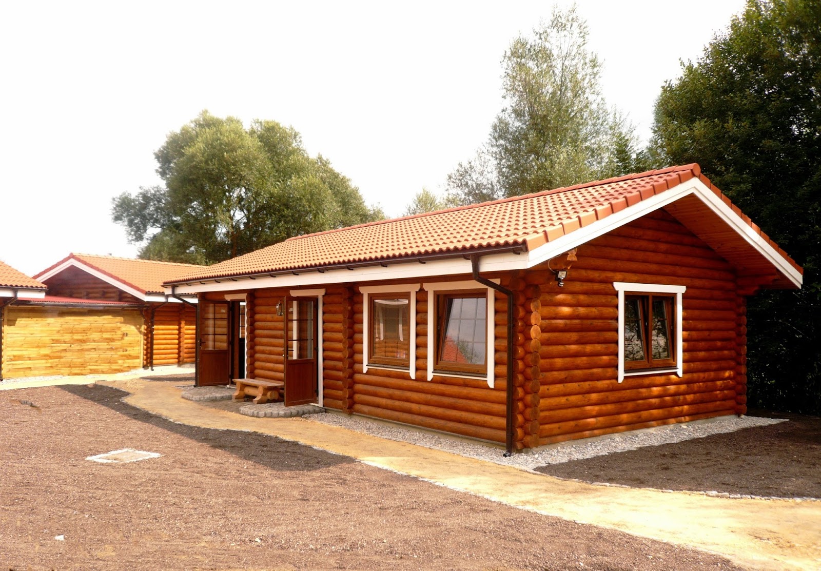 Building Eco Wooden House: ROUND LOGS WOODEN HOUSES