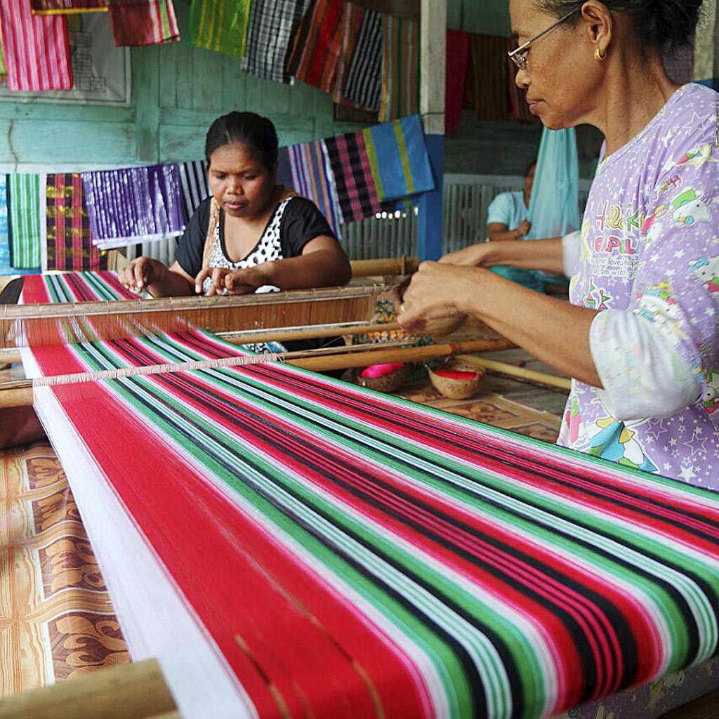 Toko Online Kerajinan Sarung Tenun Khas Buton
