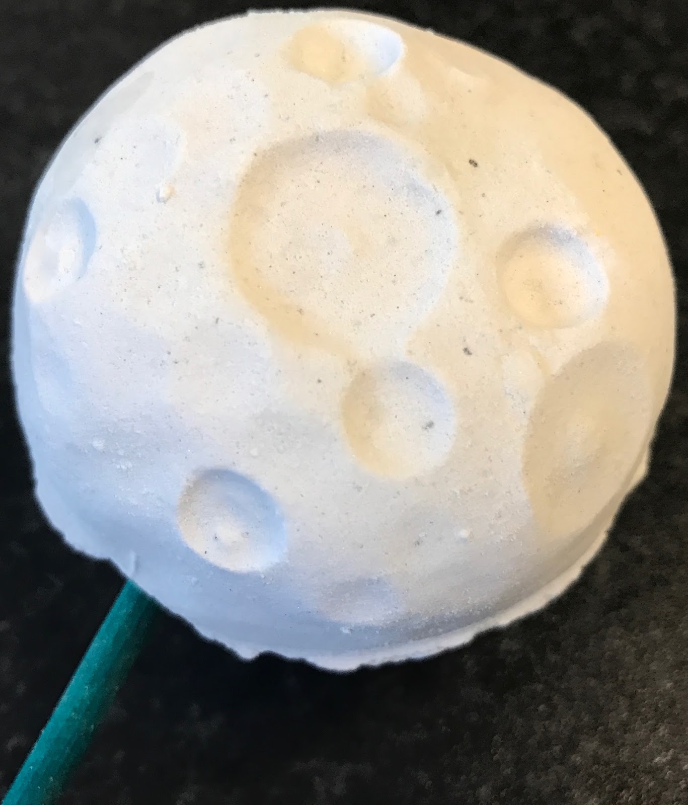 All Things Lush UK: Moon On A Stick Bath Bomb