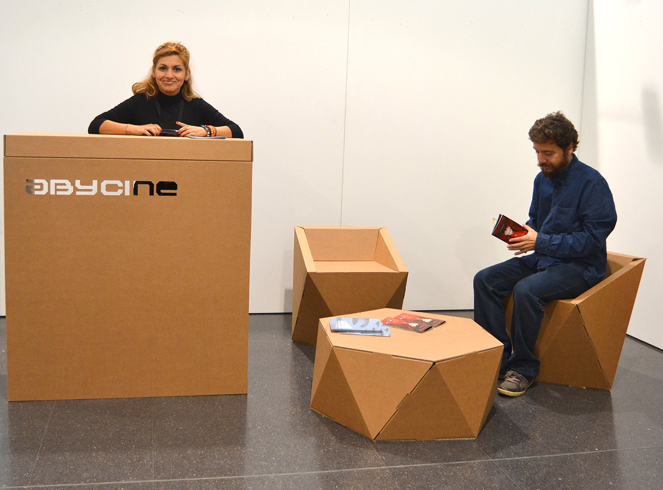 APUNTES - REVISTA DIGITAL DE ARQUITECTURA: Nuevos Muebles de cartón ...