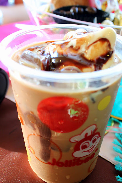 Wallflower of the Jeepney: Jollibee's Chocolate and Coffee Floats ...