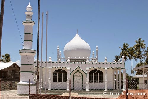 AHMADIYYA MOSQUE: Baitul Hamd Mosque - icacos, Trinidad & Tobago