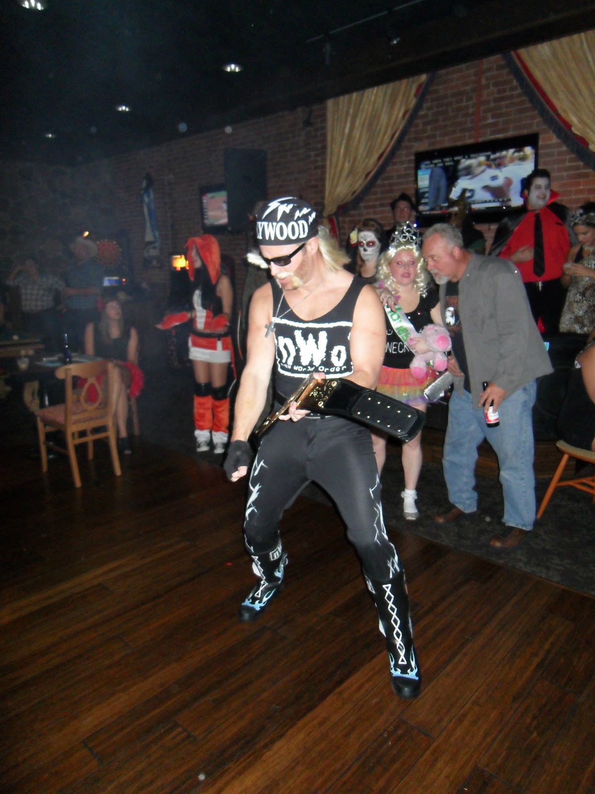 Dukes of Hazzard Collector: My Hollywood Hogan takes Best Overall Costume