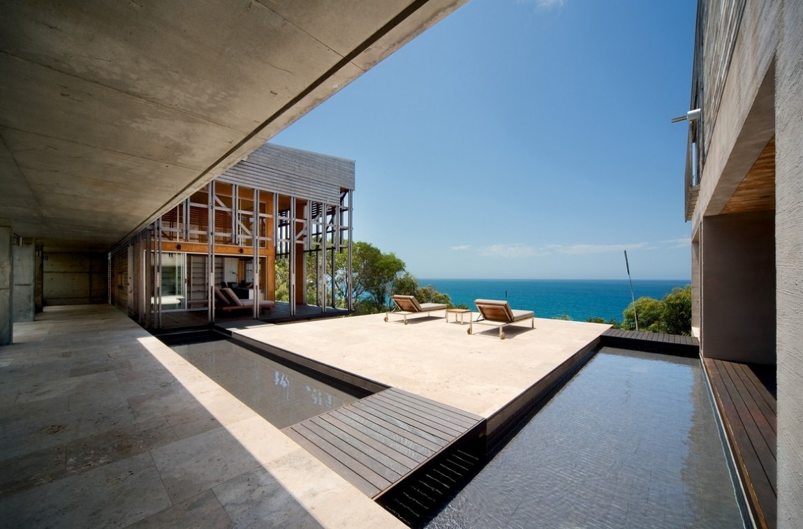 Luxury beach homes: Luxury beach house, Rocky Point, Agnes Water ...