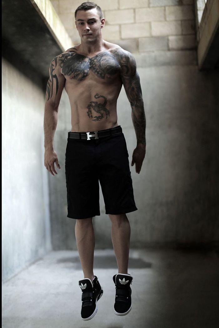 Favorite Hunks & Other Things: Anton Z Risan: Fast With Your Finger!