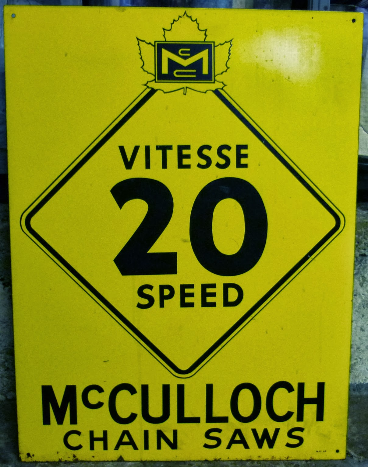 VINTAGE CHAINSAW COLLECTION: CHAINSAW SIGNS COLLECTION. (PICTURES).