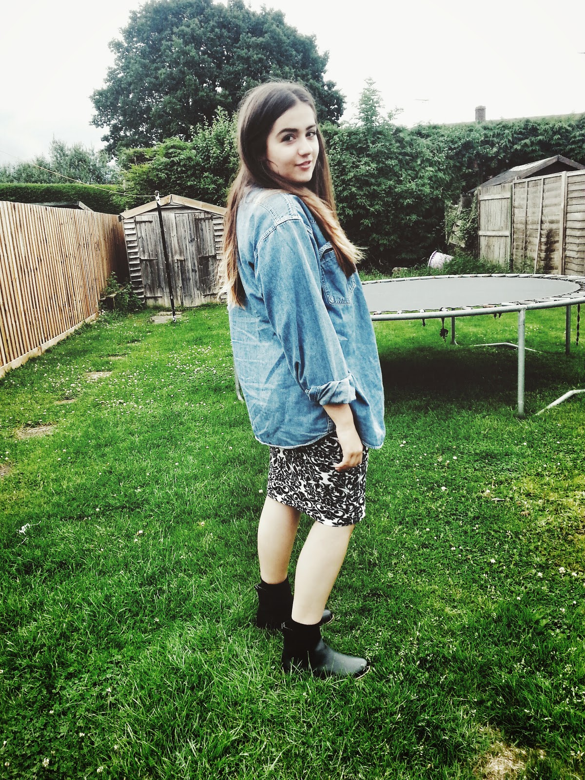 THERE ARE NO UNINTERESTING THINGS, ONLY UNINTERESTING PEOPLE - Emma Hibbert