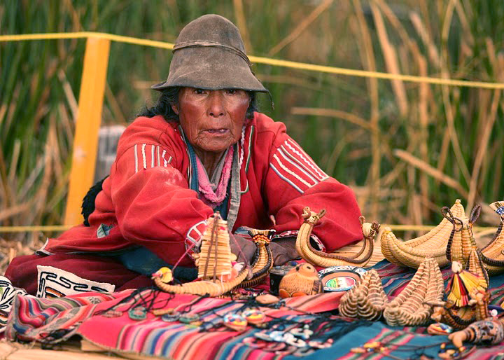 Paseo Perú: Los Uros, el pueblo que vive flotando en el lago Titicaca