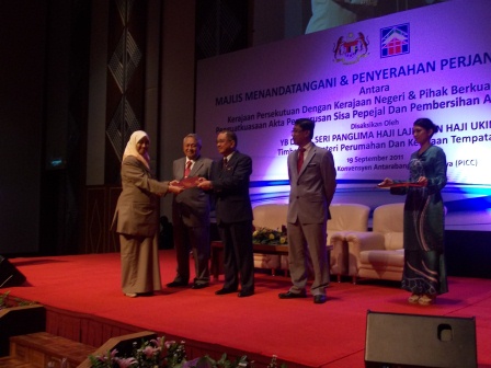 Pissal: Majlis Menandatangani & Penyerahan Perjanjian Tripartite