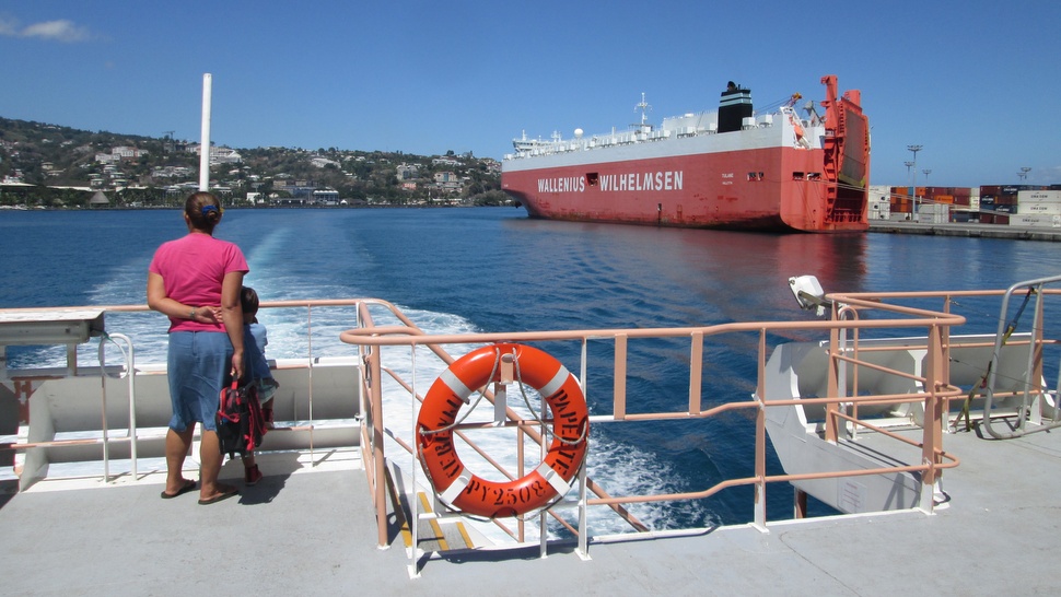 Traversée Moorea-Papeete avec le Terevau sous un ciel bleu