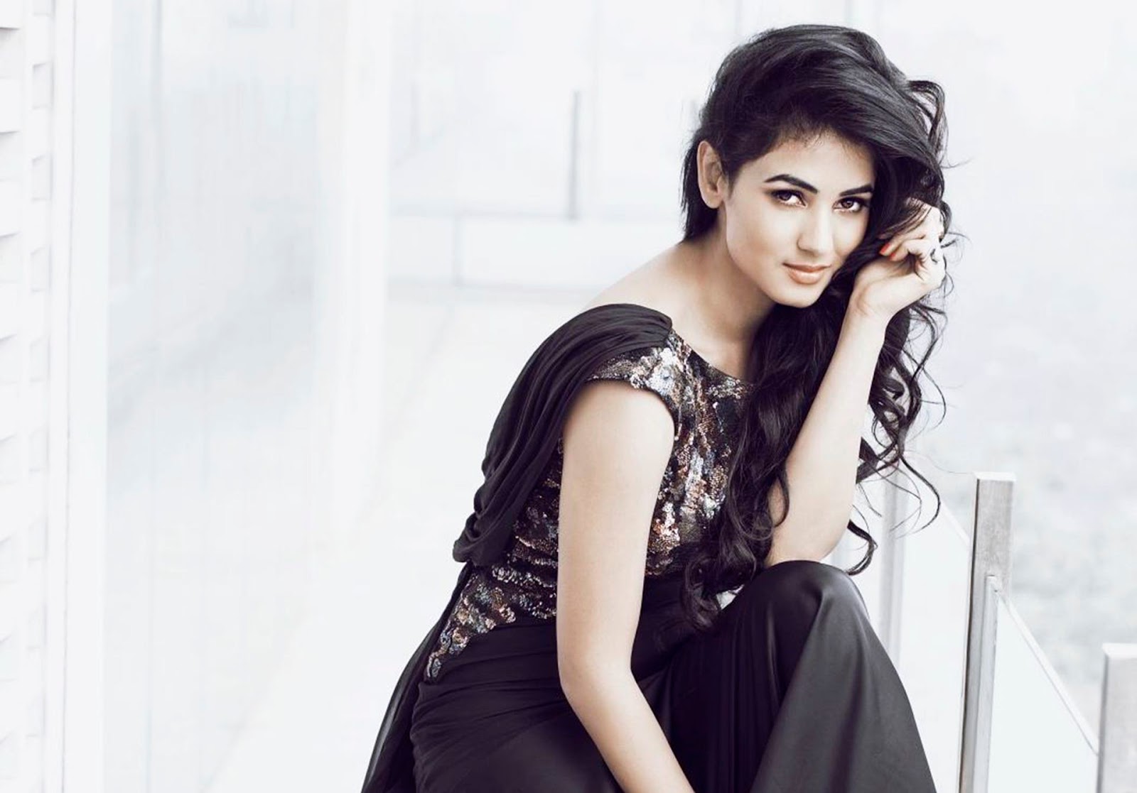 Sonal Chauhan Bollywood Actress Images And Instagram Photos | Damn Sexy