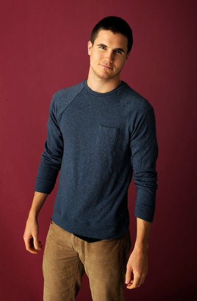 Para Nossa Alegria: Robbie Amell