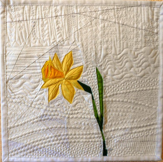 Selvage Blog: Daffodil Quilt from Latvia