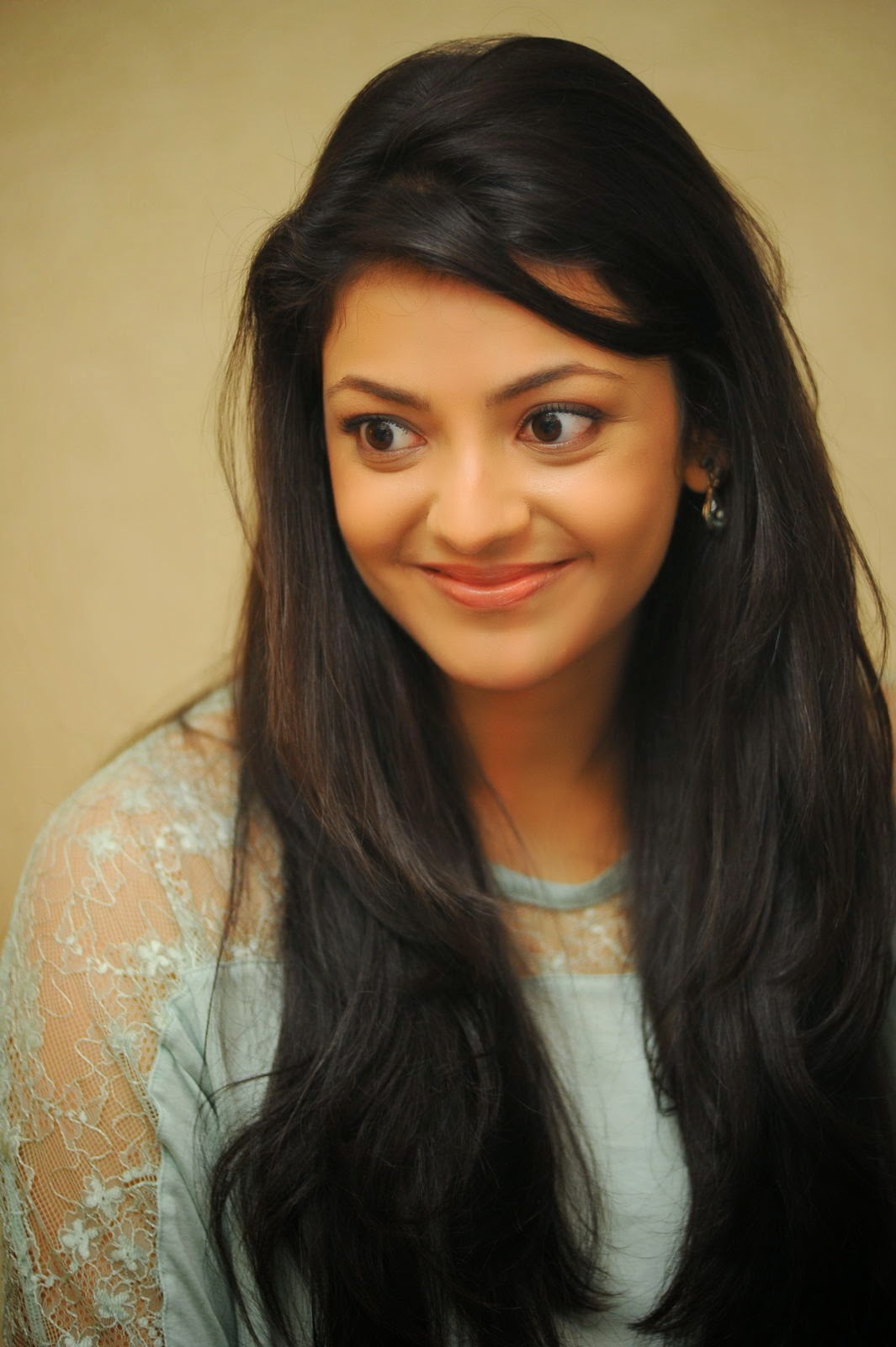 KAJAL AGARVAL SILKY SMILES | Tamilwin