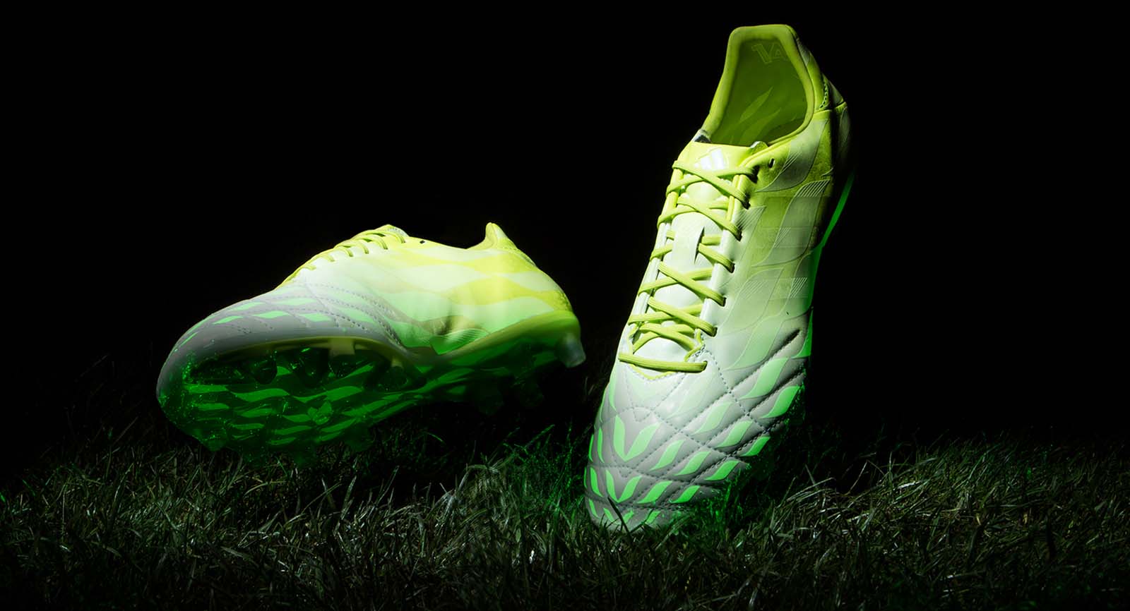 Footy News: ADIDAS ADIPURE 11PRO HUNT BOOT REVEALED - GLOW IN THE DARK