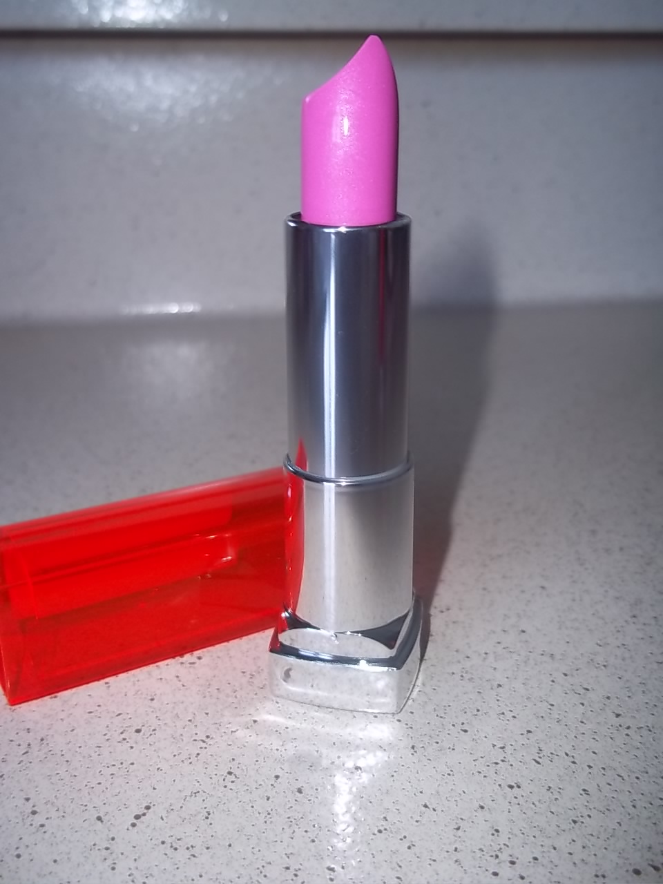 BeautyHunter: Review: Maybelline Pink Pop ColorSensational Vivids Lip Color