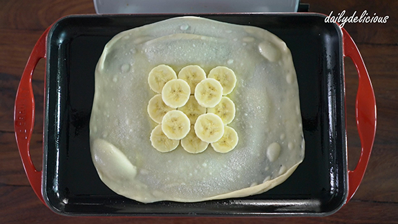 dailydelicious: Thai Banana Roti: Sweeten you day with sweet dessert!