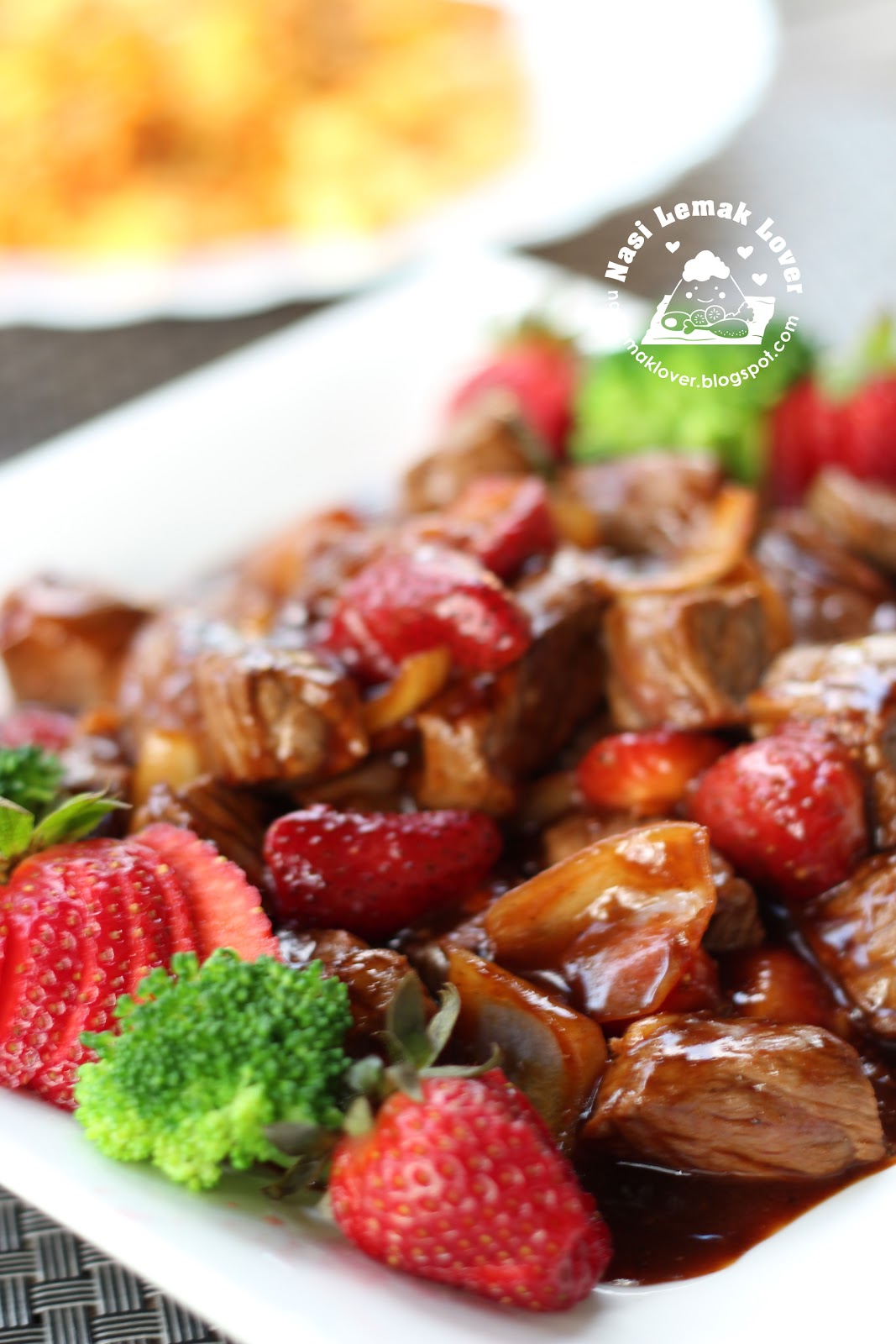 Nasi Lemak Lover: Stir Fried Black Pepper Beef with Strawberry
