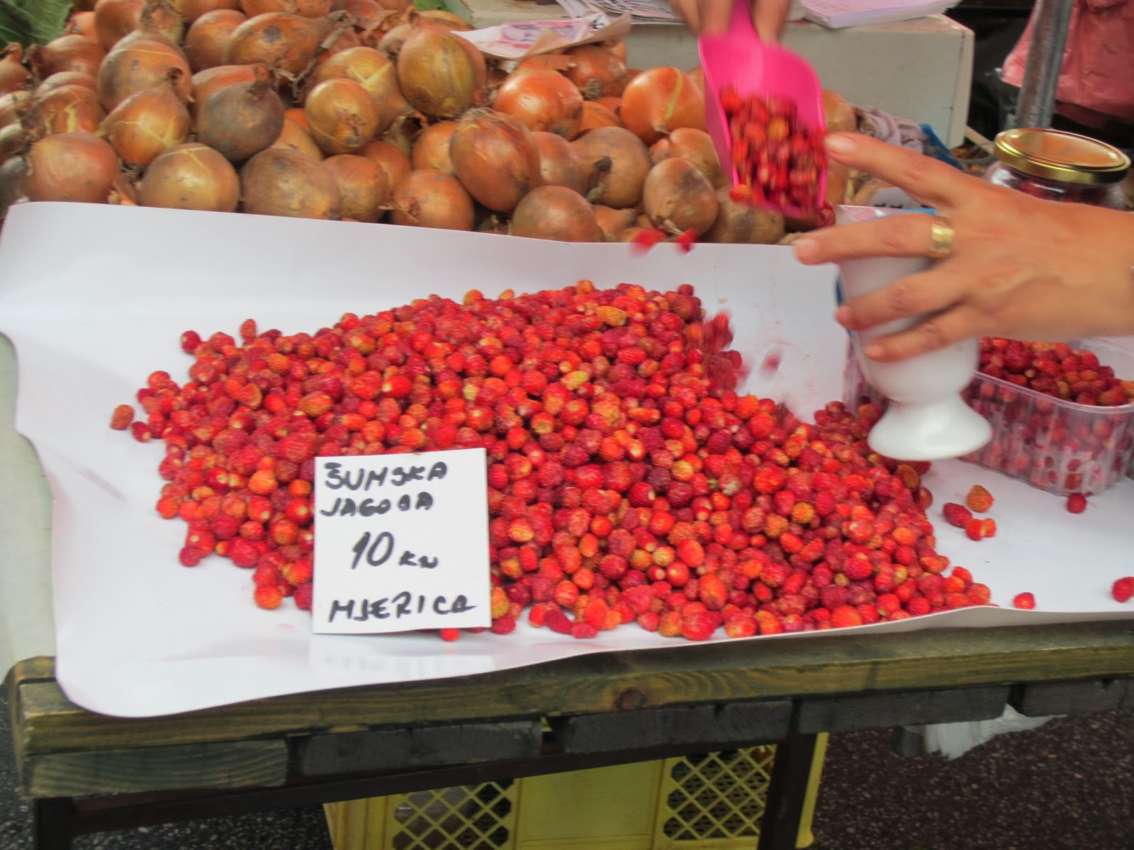 Souvenir Chronicles: ZAGREB, CROATIA: A FARMERS MARKET AND THE CHURCH ...