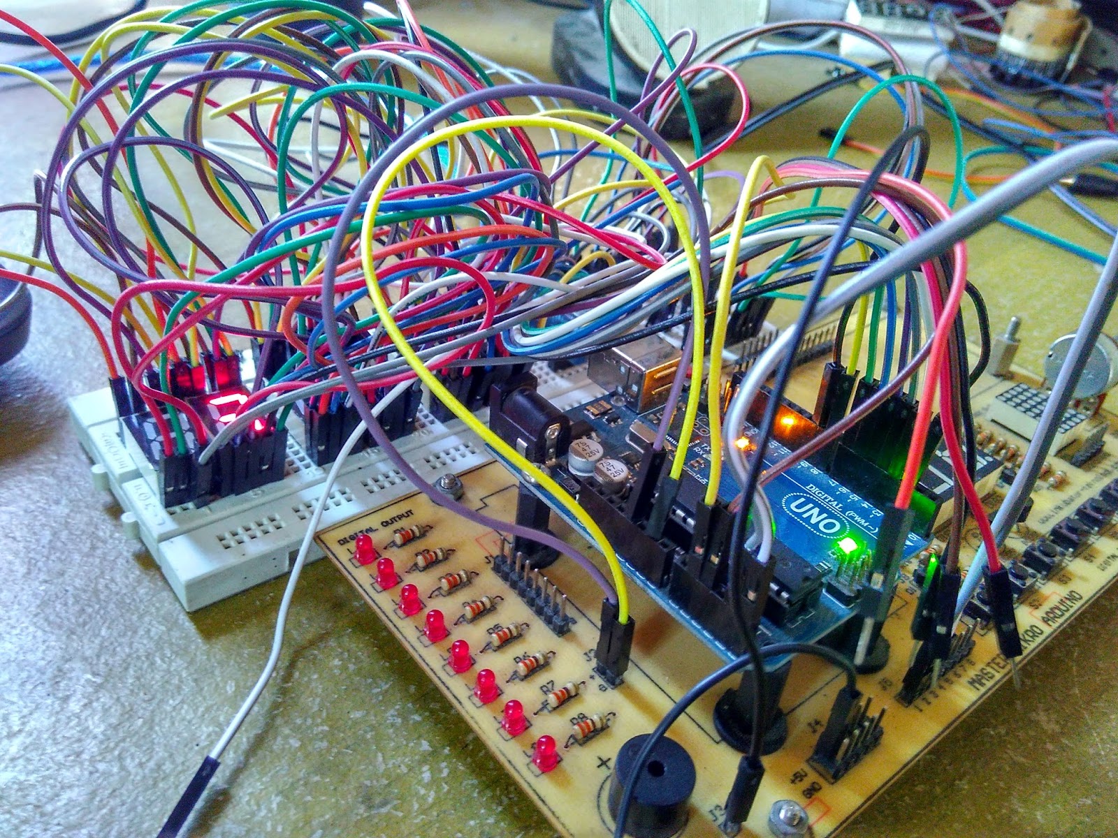 Mesin antrian 1 loket dengan tampilan seven segment 3 digit dan output ...