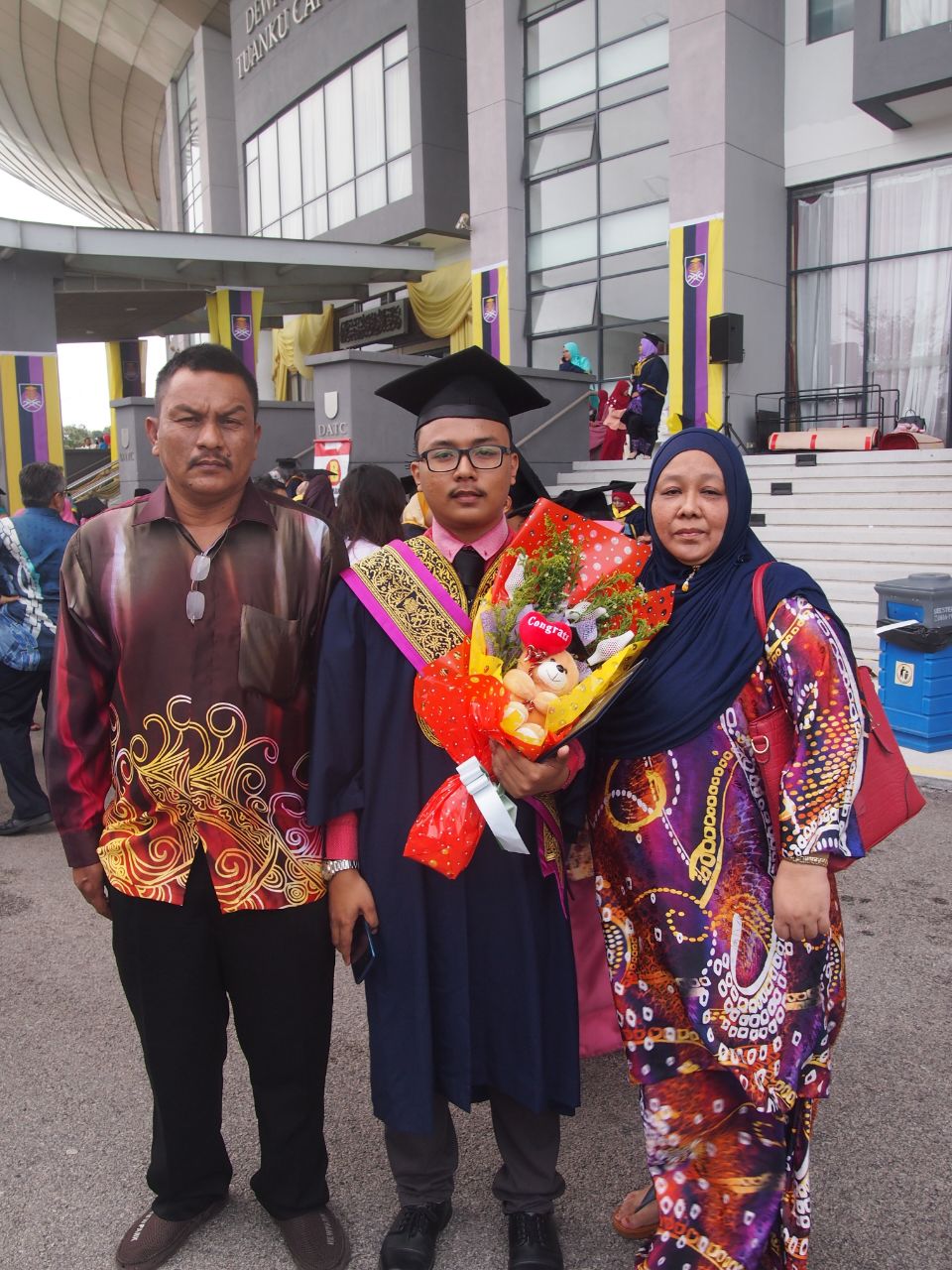 Konvokesyen UiTM KE 85 [ Aku dah tamat Diploma ]