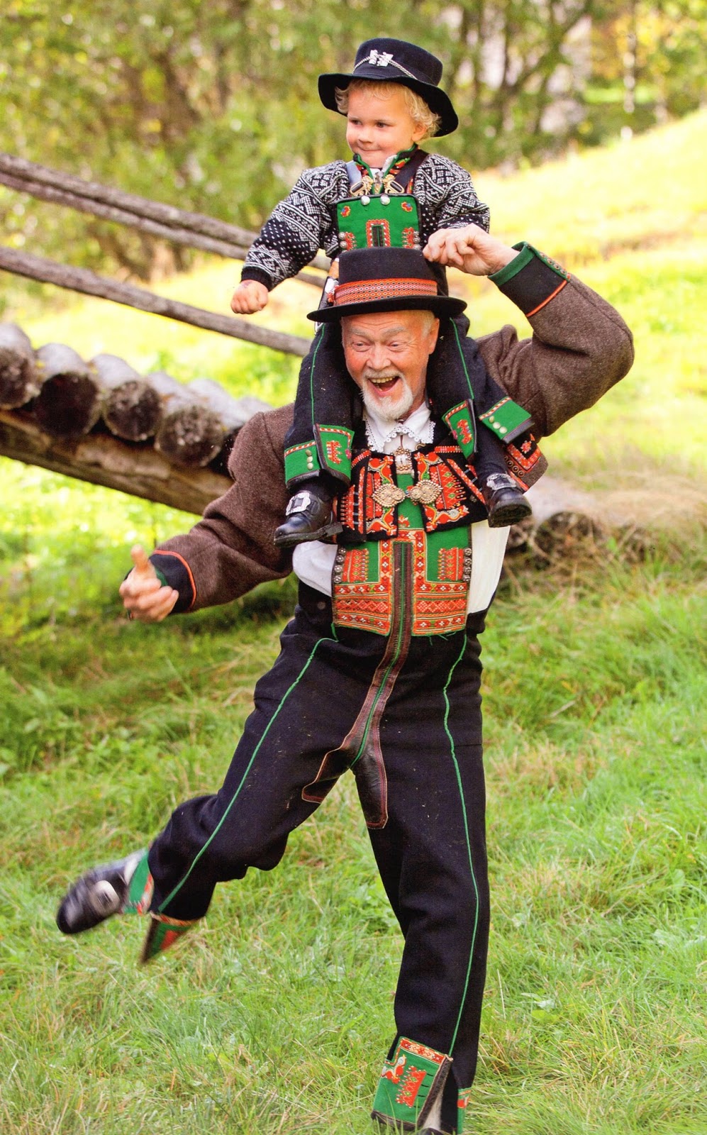 FolkCostume&Embroidery: 2017