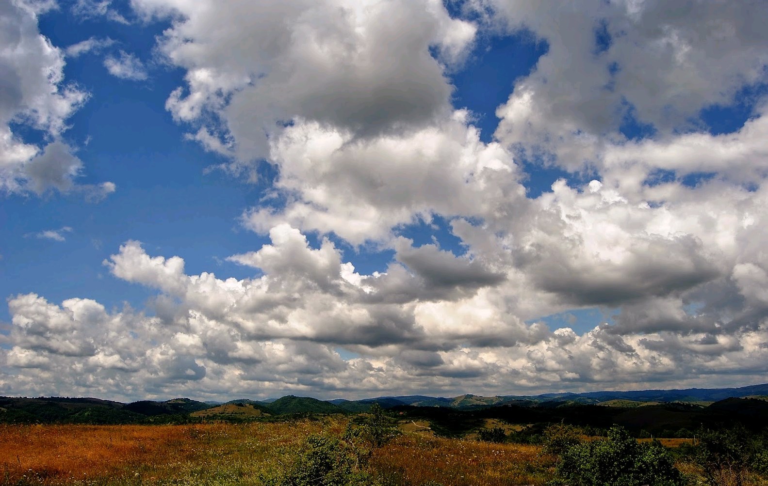 clipa de vis: Norii călători