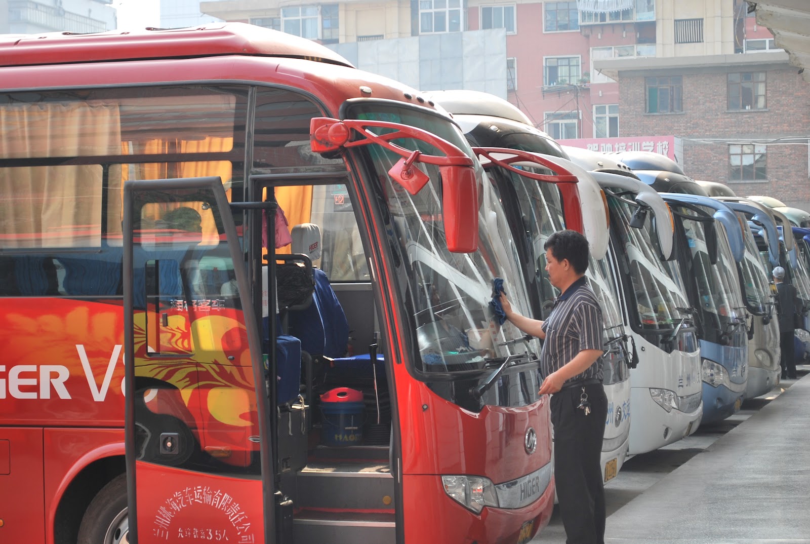 socalgalopenwallet: The buses in China