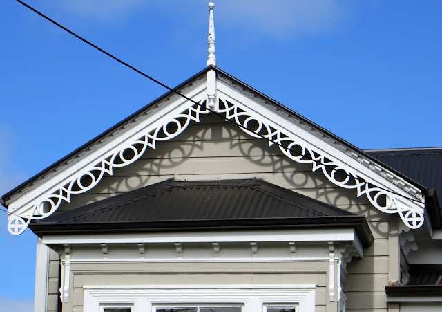 sconzani: Auckland architecture: decorated gable ends
