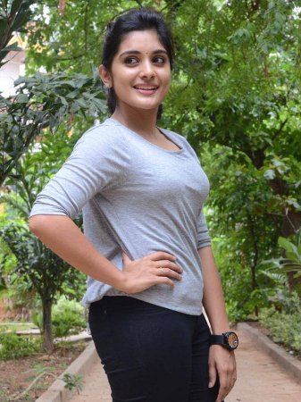 Niveda Thomas Hot In Romans