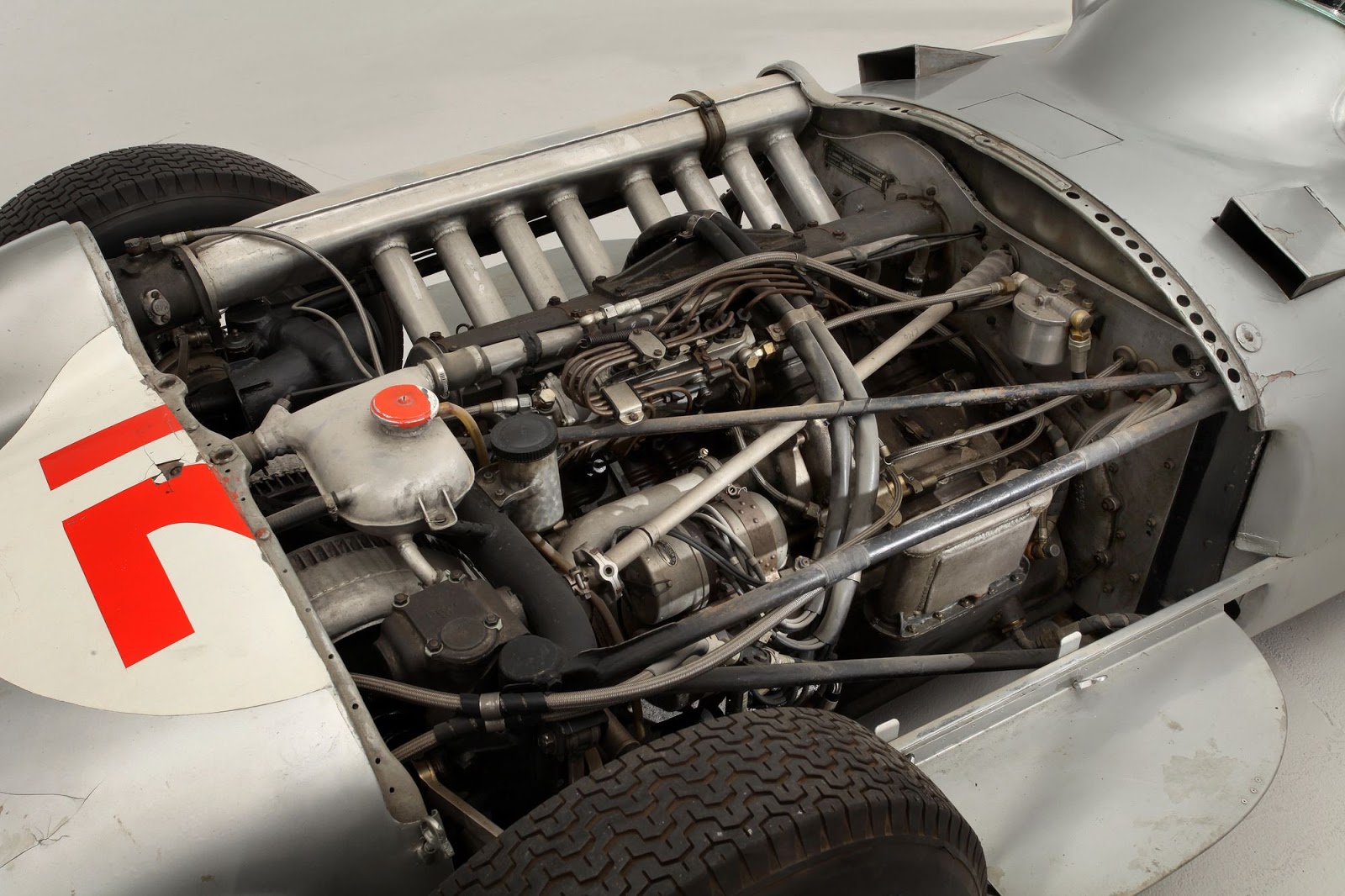 Coches que hicieron historia: El Mercedes W196