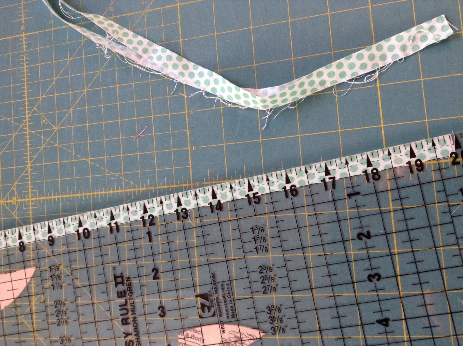 Northern Deb Quilts: Tutorial: Crochet a rag rug from strips