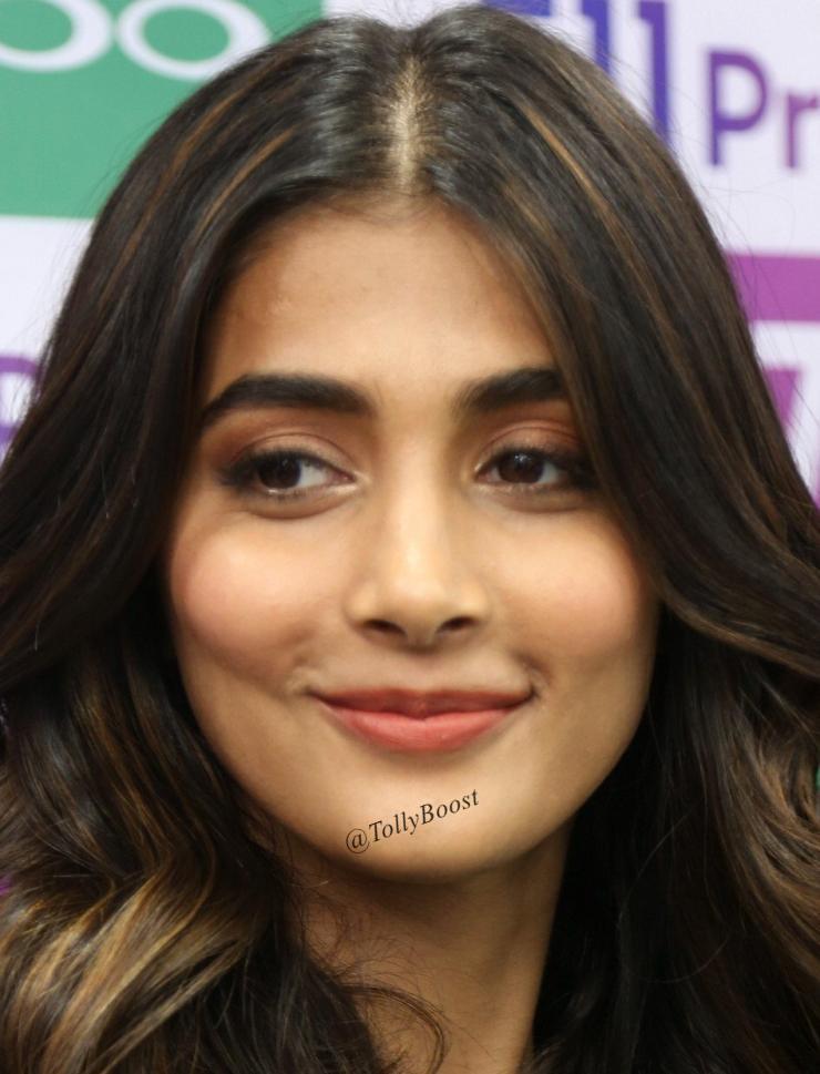 Glamorous Indian Girl Pooja Hegde Long hair Face Closeup
