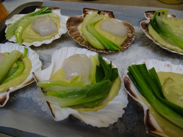 Cuisine en folie: Saint Jacques en coque feuilletée aux jeunes poireaux ...