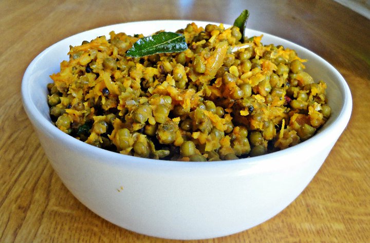 Ramya's Recipe...: Cherupayar (Green Moong) Thoran