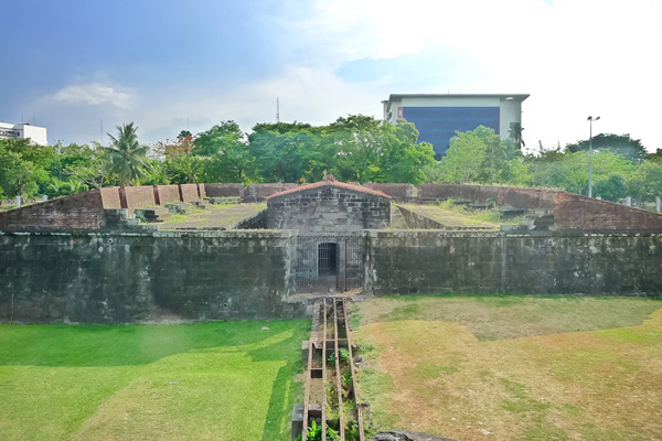 What to expect at a White Knight Intramuros Tour - May 2013 Photo Walk ...