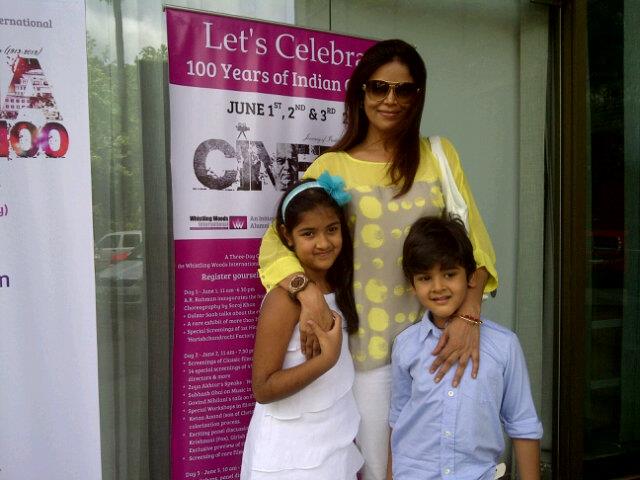 Actor Ronit Roy Kids Daughters Ona, Aador & Son Agasthya Photos ...