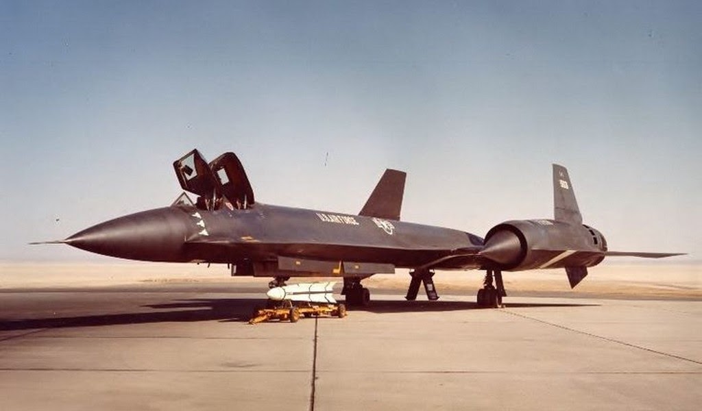 AVIÕES MILITARES: Lockheed A-12 Oxcart - Precursor do SR-71 Blackbird