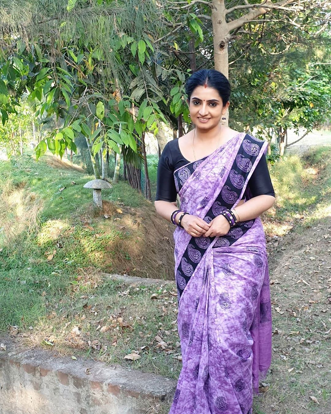 Actress Sujitha Dhanush Latest Saree Photos HD