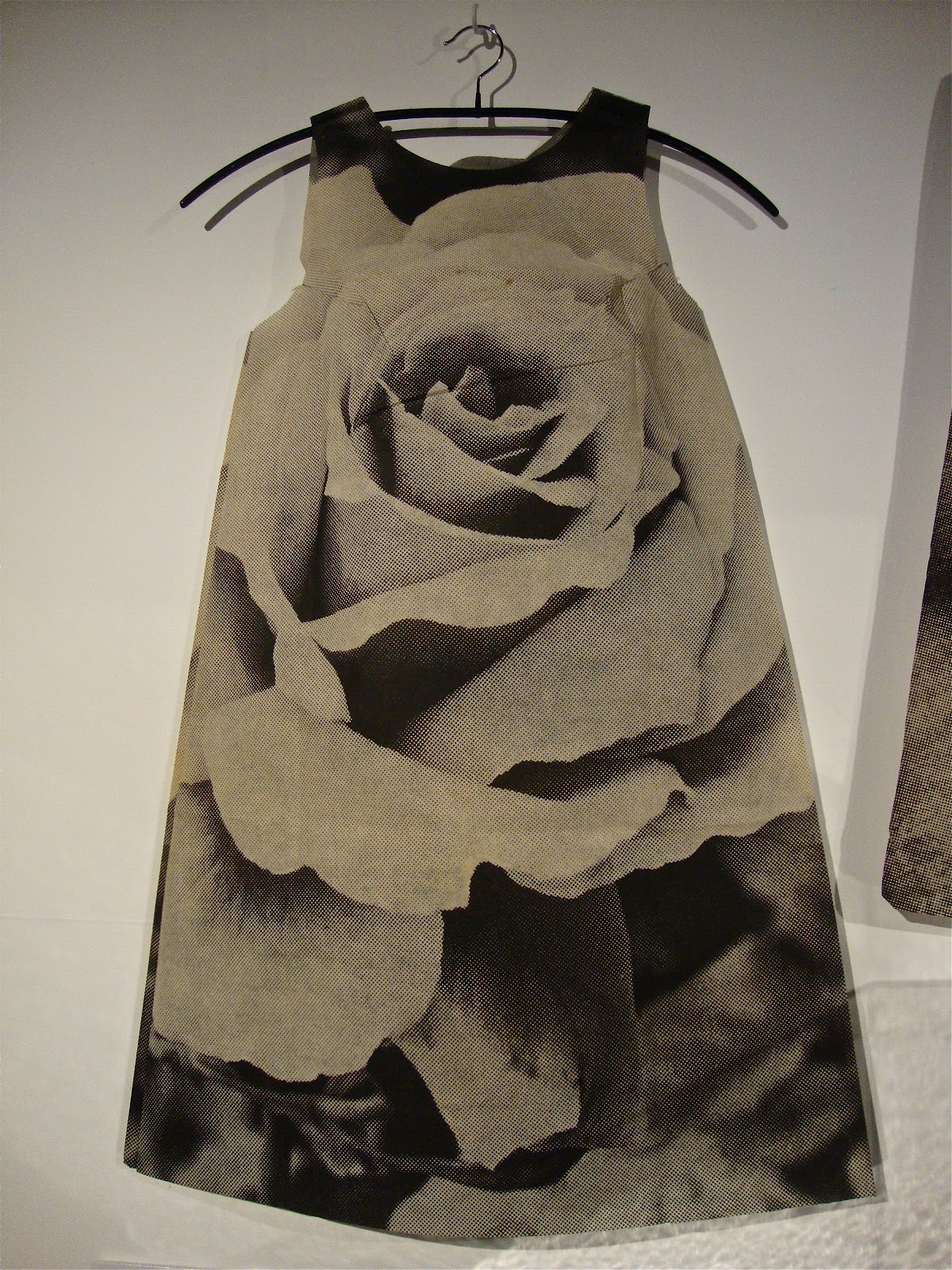 the stitch louse: Harry Gordon's Paper Poster Dresses