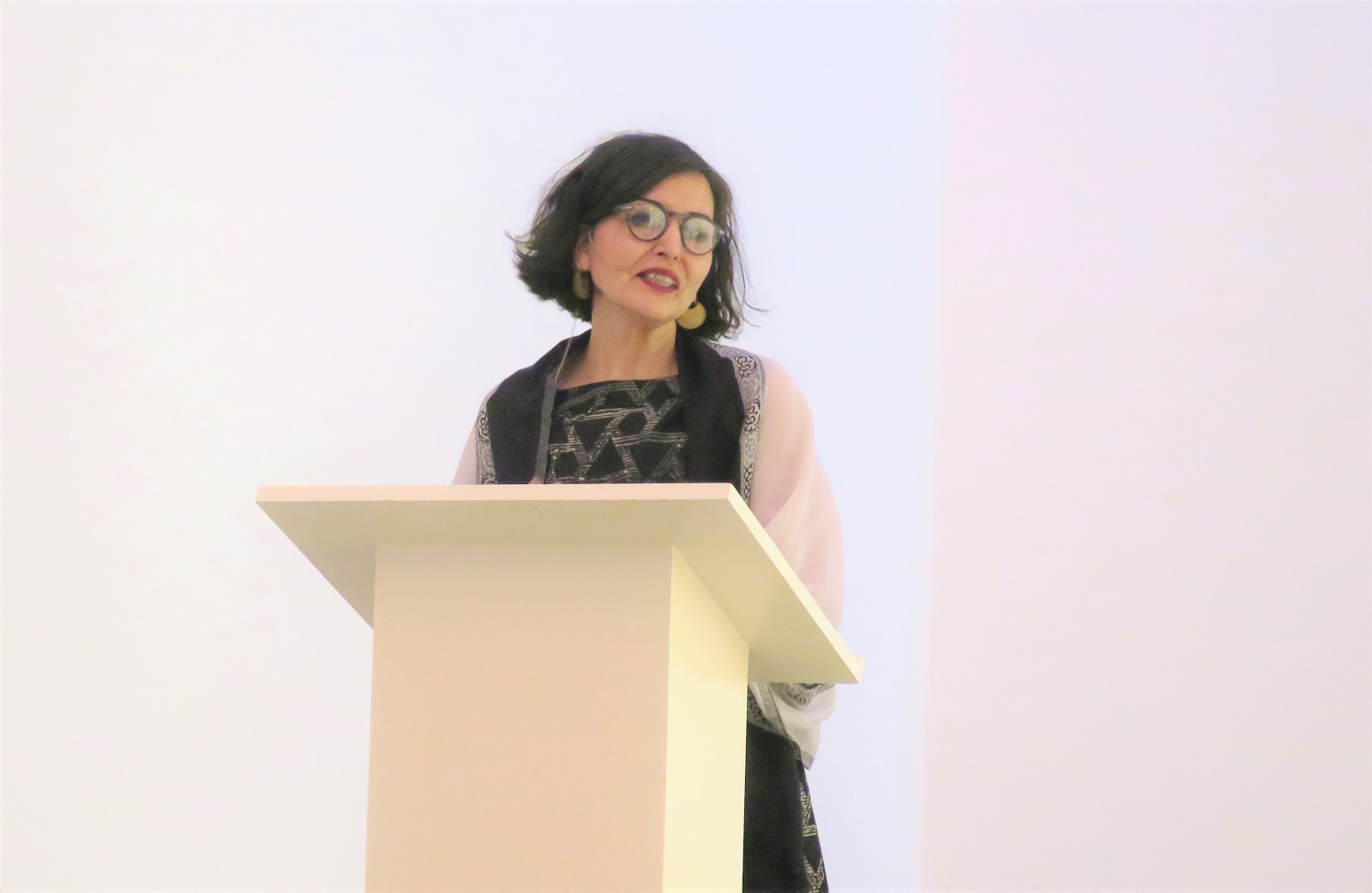 Living Rootless: April 2018