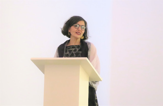 Living Rootless: April 2018