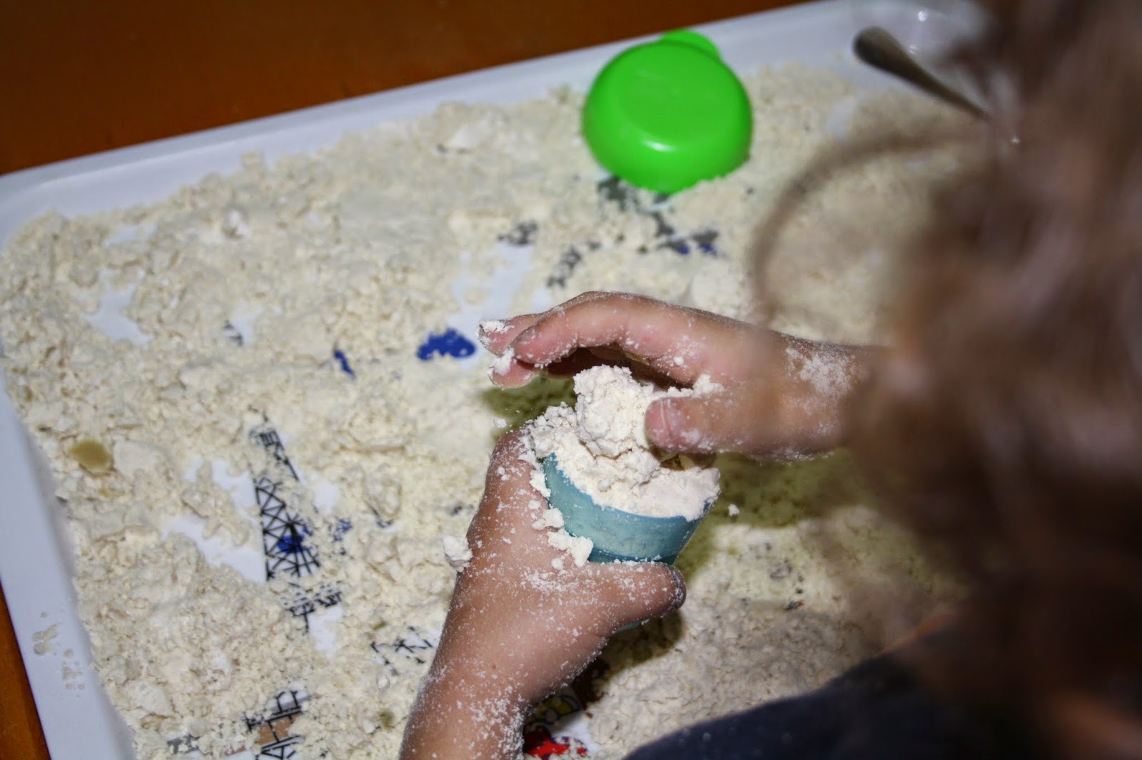 La tropa completa: Una actividad sensorial: Hacemos arena casera