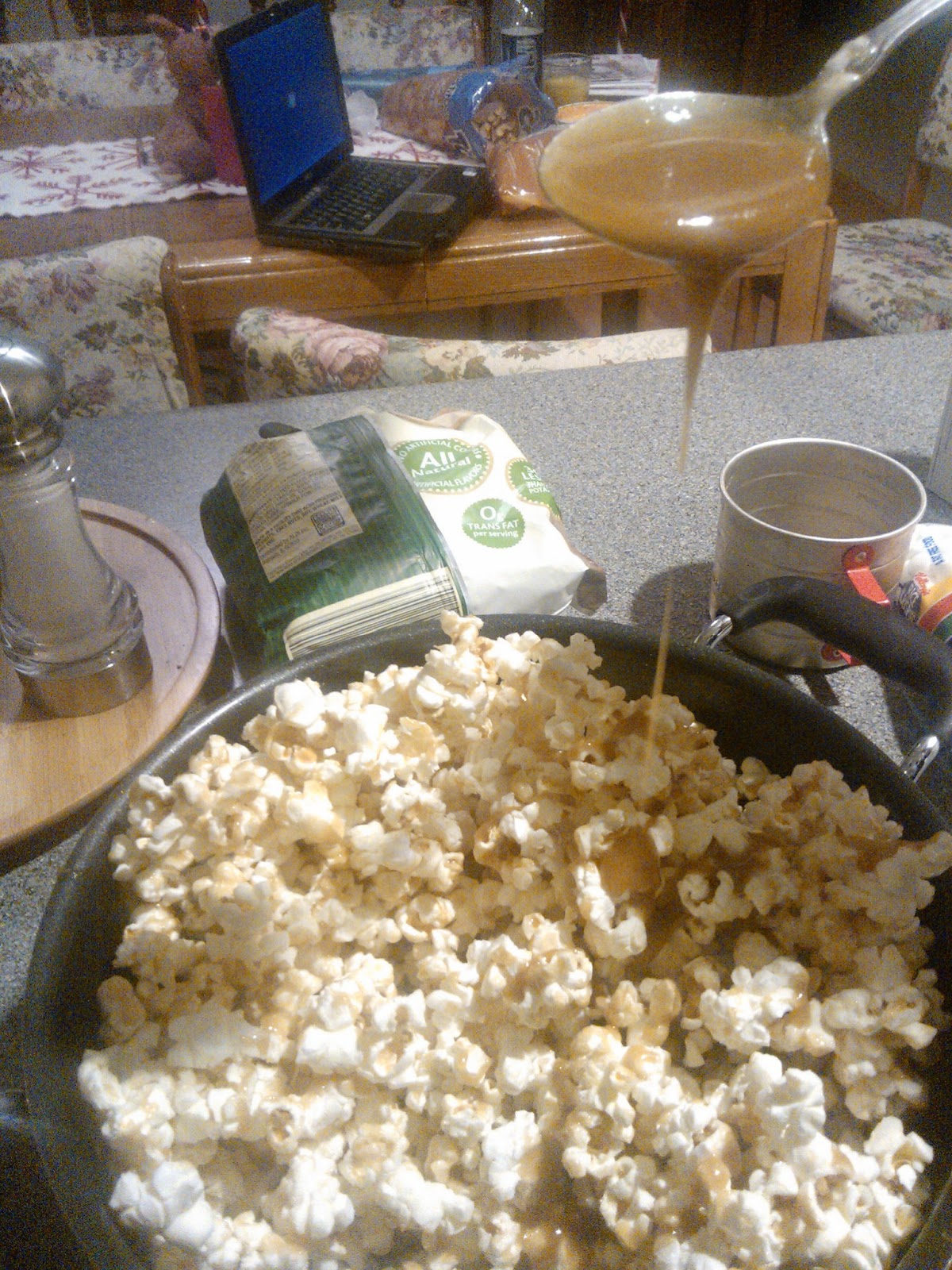 Your Average Girls.: Easy and Cheap "Caramel" Popcorn!