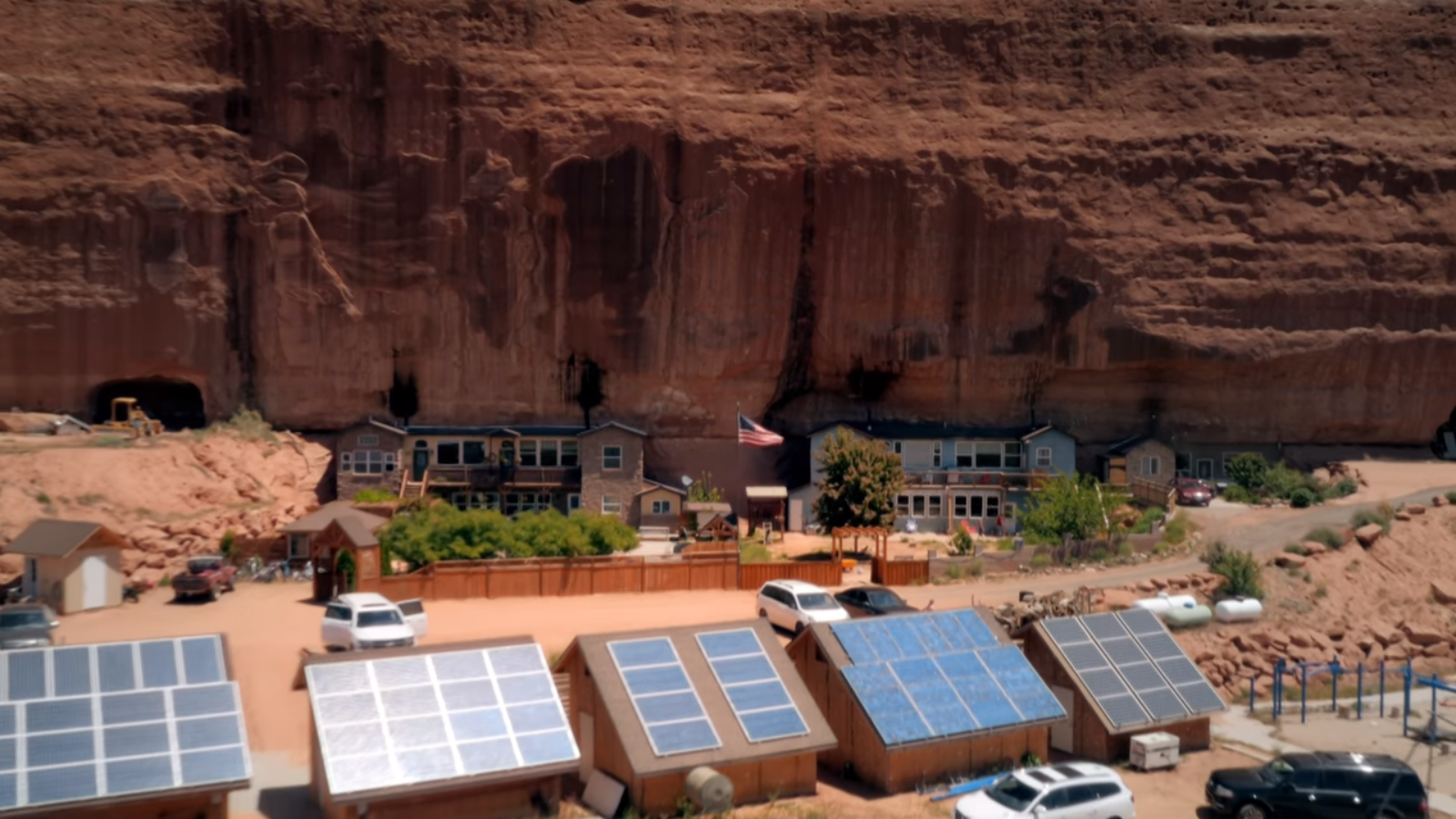 Conheça a isolada comunidade de Rockland Ranch, lá homens podem ter ...