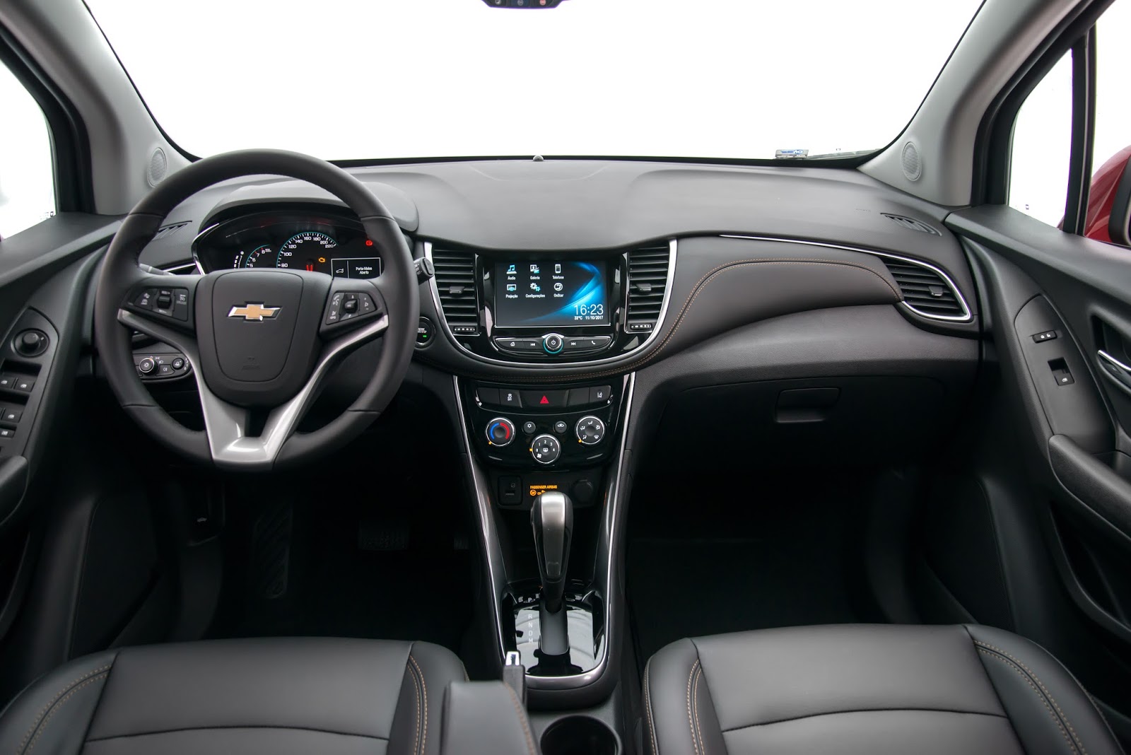 Chevrolet Tracker estreia versão topo-de-linha Premier