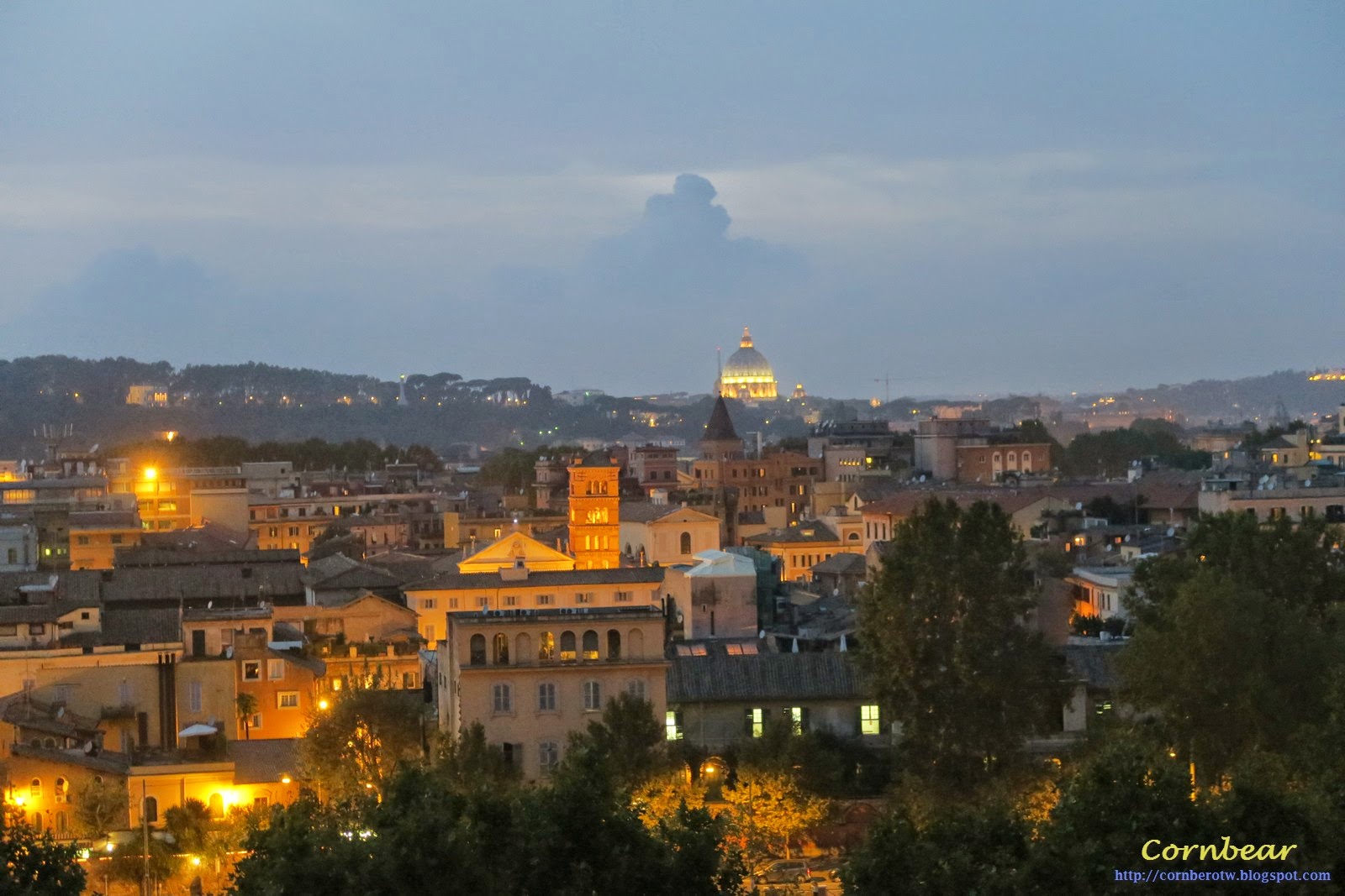 CORNBEAR's Playground: 【歐洲-義大利】歐美人士都愛的鑰匙孔 - 一眼望三國(Il Buco di Roma)