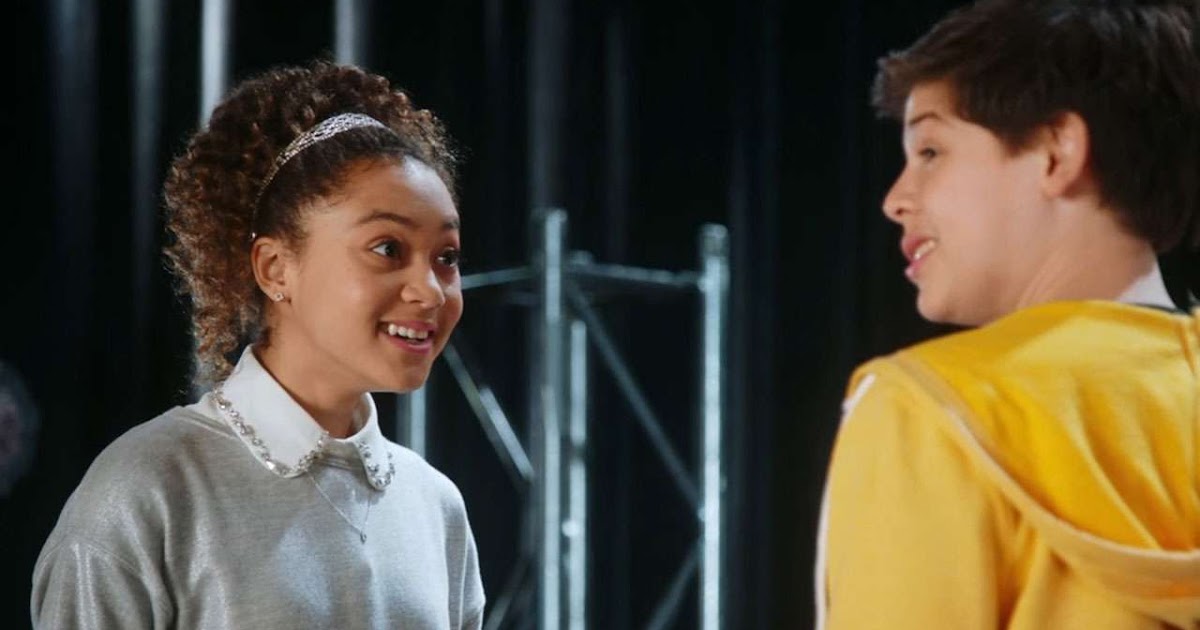 NickALive!: Leading Lady | 'The Play' Sneak Peek | Star Falls | Nickelodeon