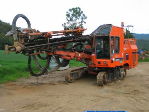 Maarakennus koneita.: TAMROCK - TAMPELLA