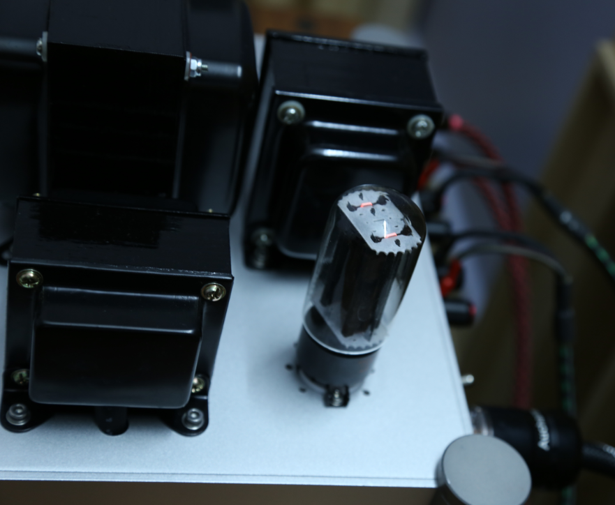 J&K Audio Design: EL84 Push Pull Tube Amplifier